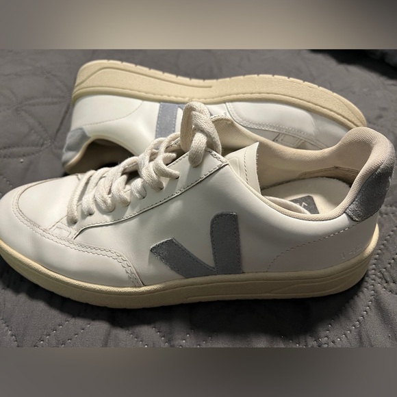 Veja | Shoes | Veya V2 Gray Suede And White Size 9 Mens Perfect ...